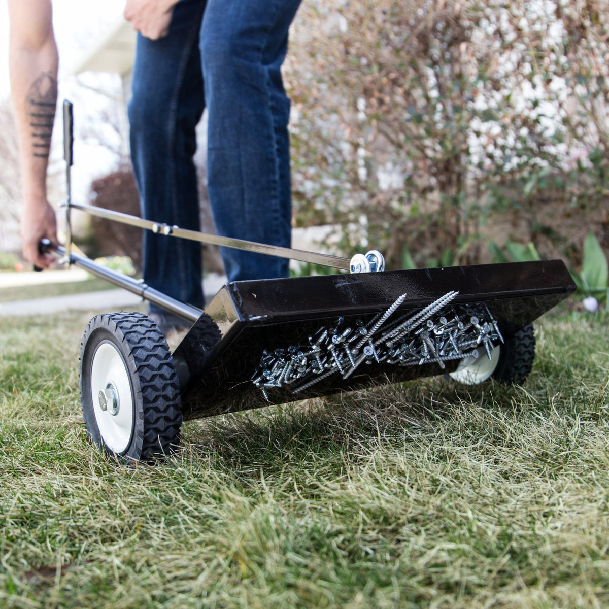 Push Type Magnetic Floor Sweeper With Release Handle - Magneticks